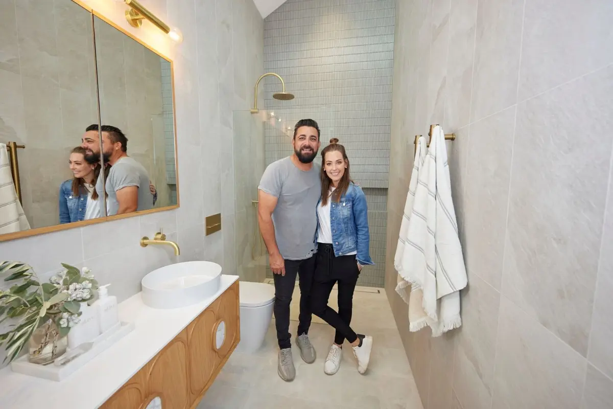 Ronnie and Georgia’s ‘effortlessly calm’ ensuite scores a perfect 10 ...